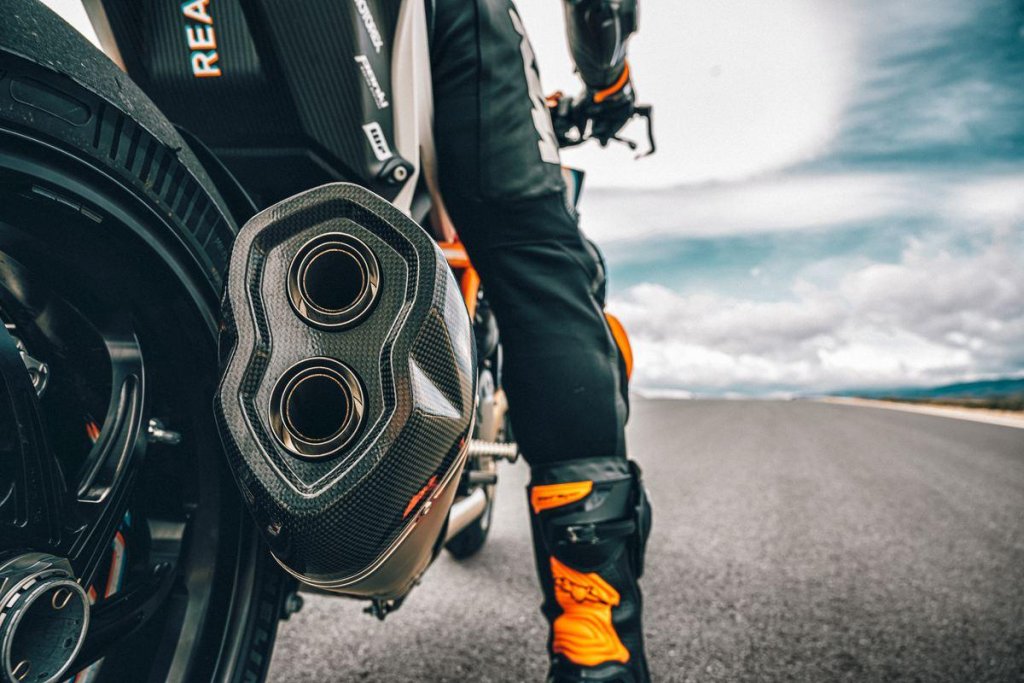 KTM Akrapovic Slip-on Line 1290 Super Duke R - KTM - Jarvsomotor.se